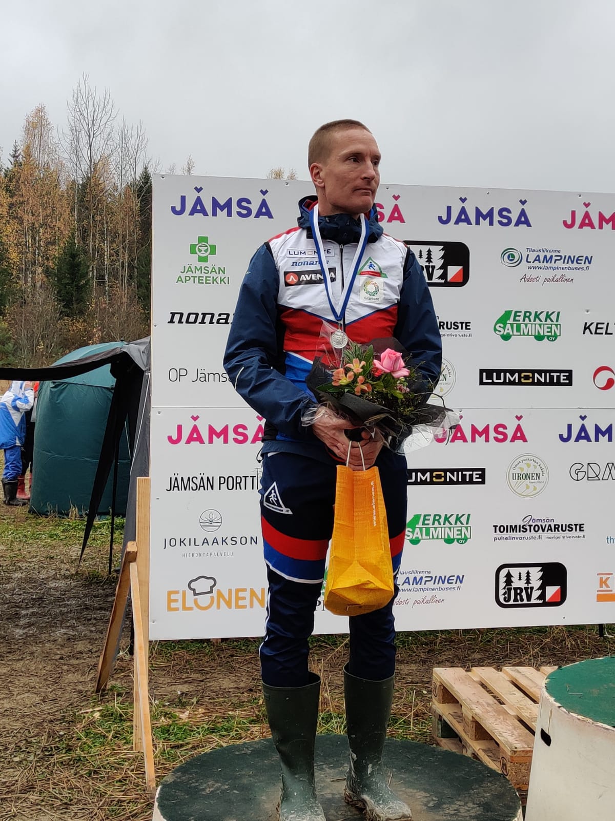 Vuoden viimeisestä SM kisasta Hopeaa, Pronssia... | Lahden Suunnistajat -37